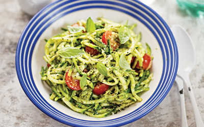 Courgetti with tomatoes, grilled corn and herb dressing